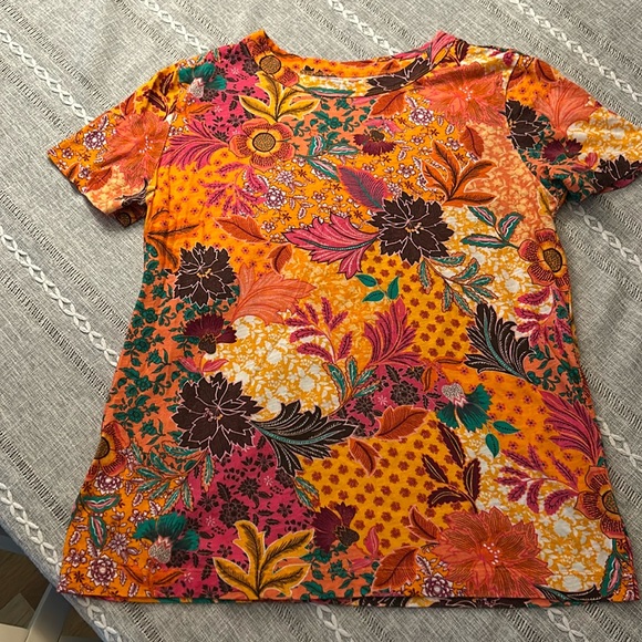 LOFT | Tops | Loft Tee | Poshmark